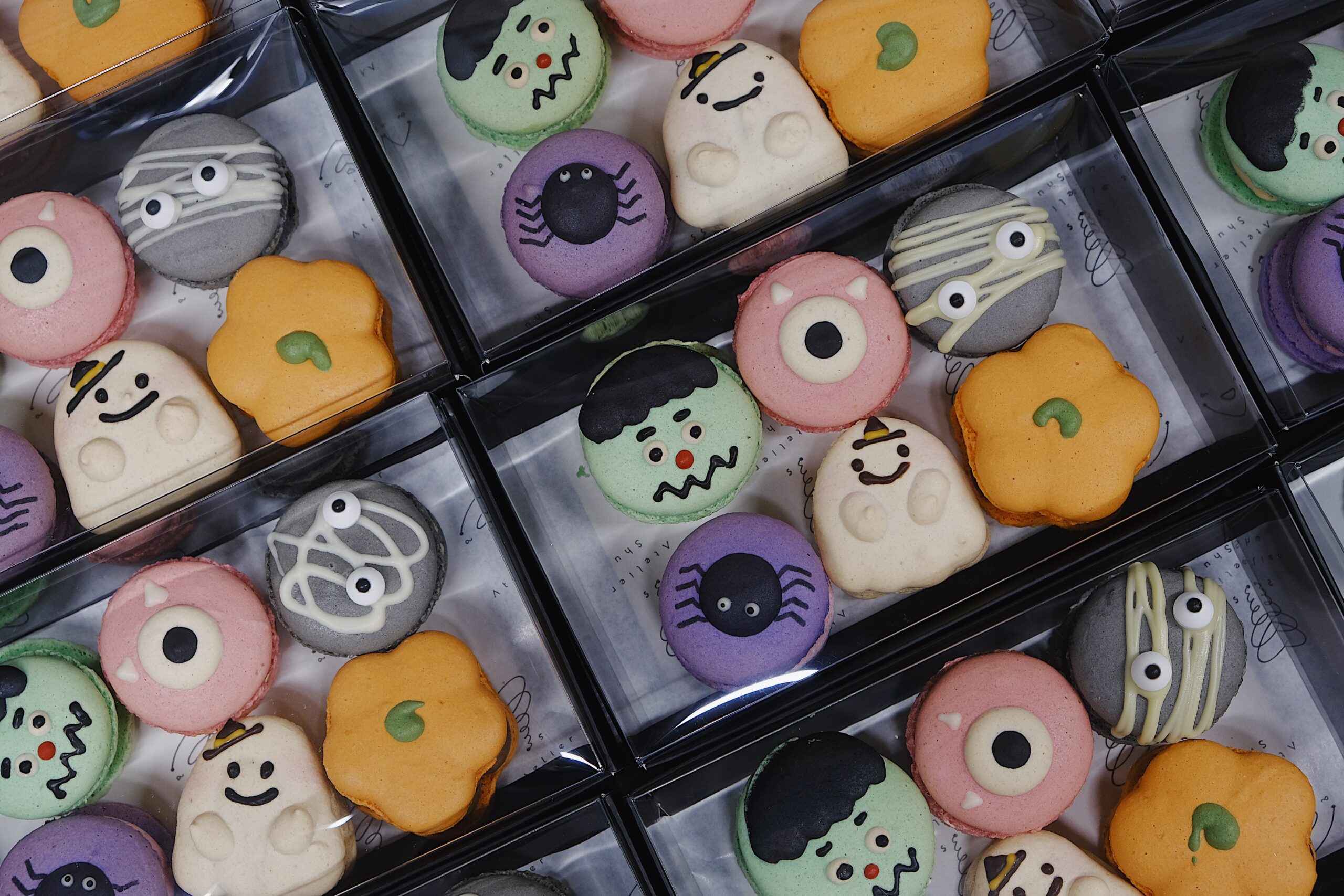 Mini Desserts & Macarons - Atelier Shu