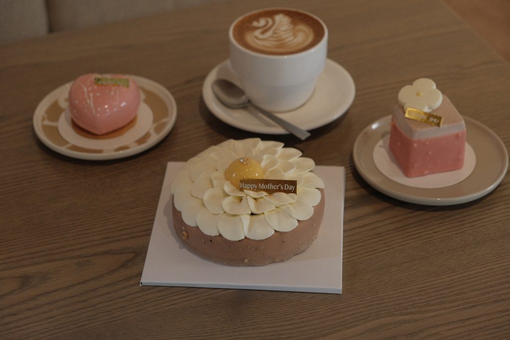 Whole Cakes - Atelier Shu